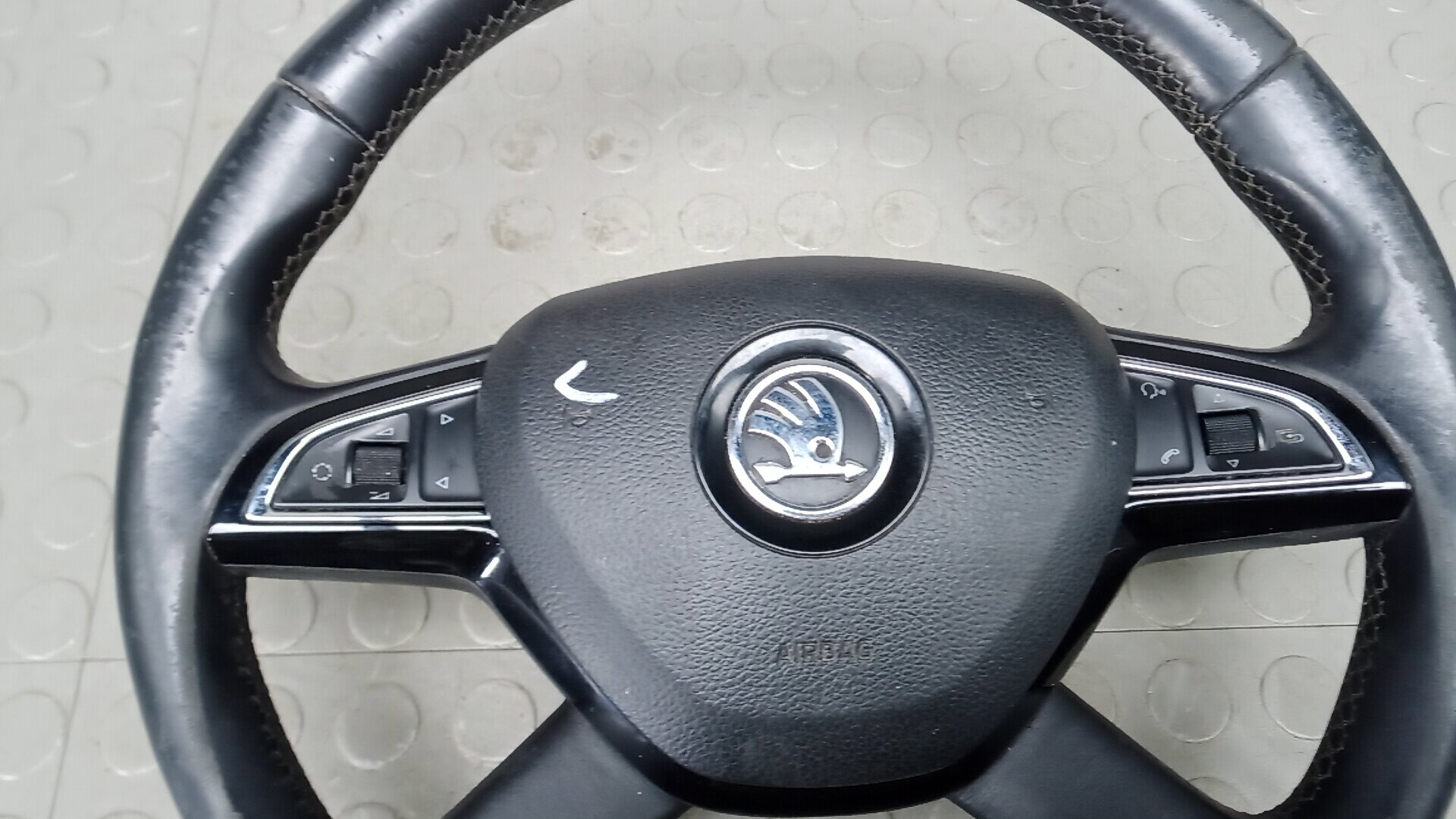 Руль SKODA OCTAVIA A7 — фото 1