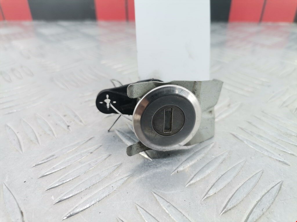 Личинка дверного замка Renault Logan 1 805025241R арт. 1812338