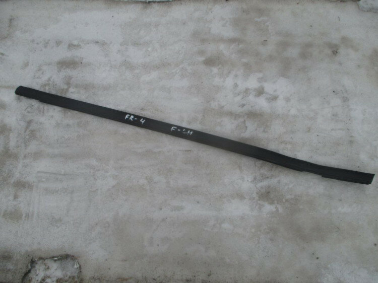 Уплотнитель стекла двери передней левой наружный B299/EY9KB/17099/E3 Форд Фиеста Mk6 с 2012г, -