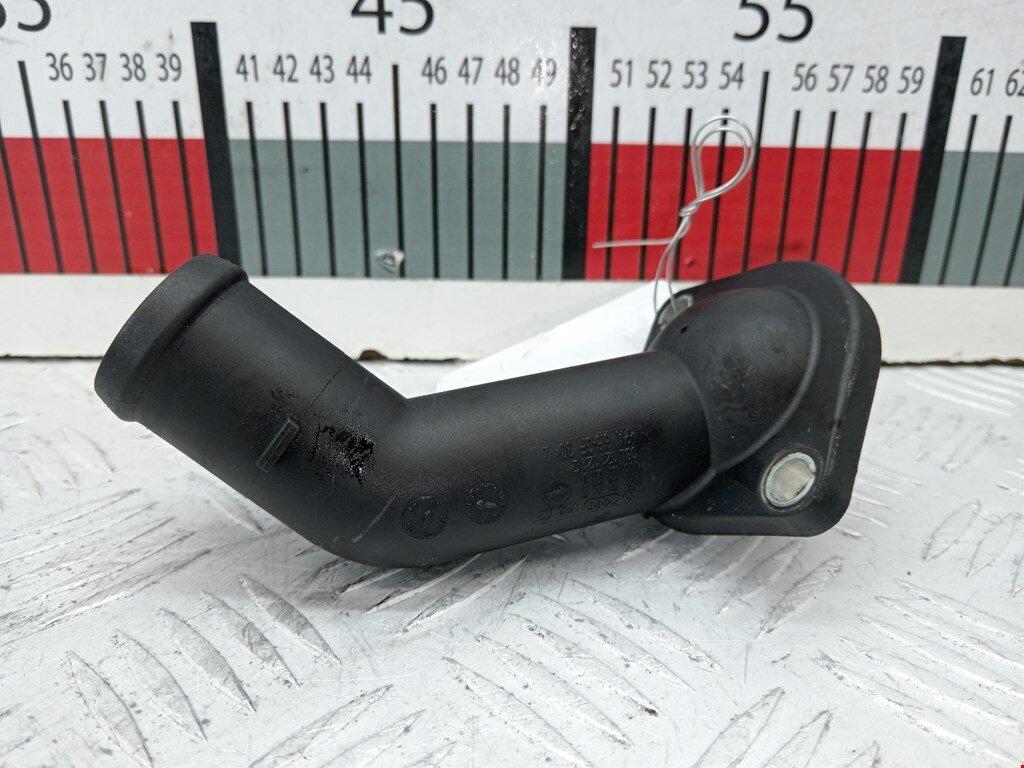 Корпус термостата Volkswagen Caddy 3 038121121D арт. 1994407