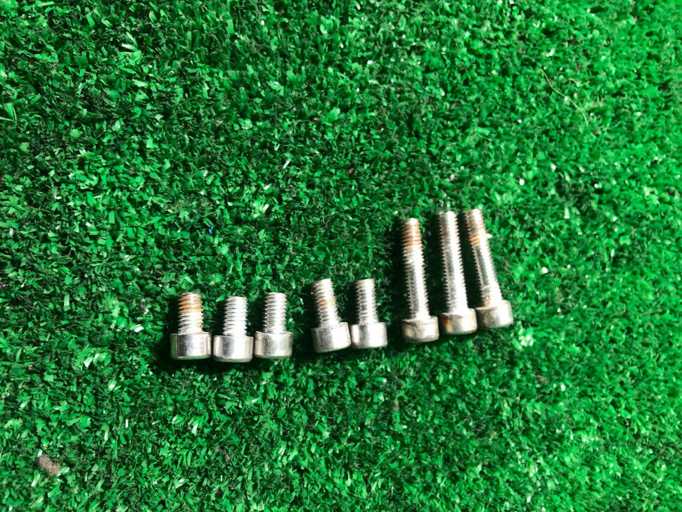 Болты крепления крышки бензобака Irbis VR-1 200