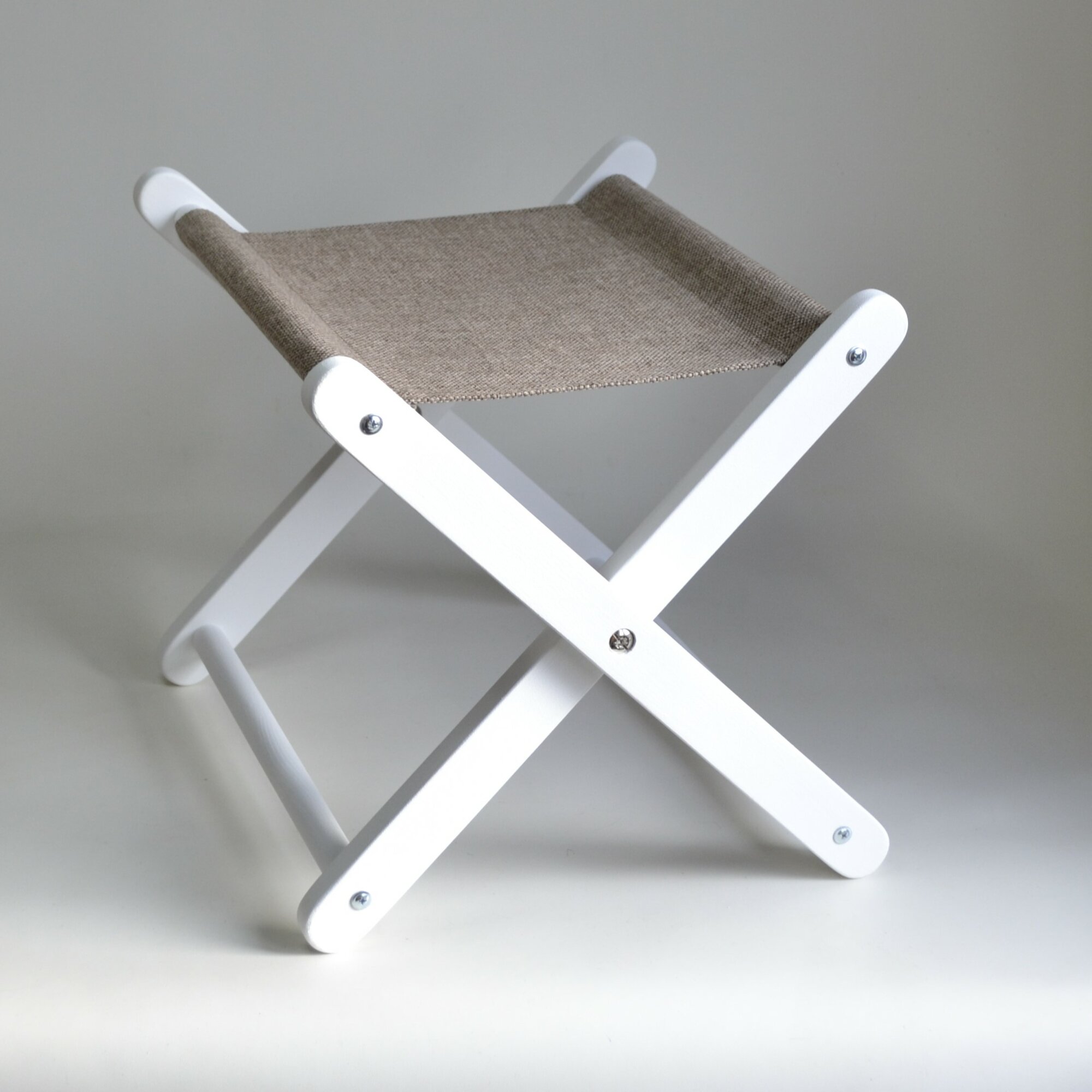 Подставка для сумок из рогожки бежево-серая шахматка с белой деревянной основой