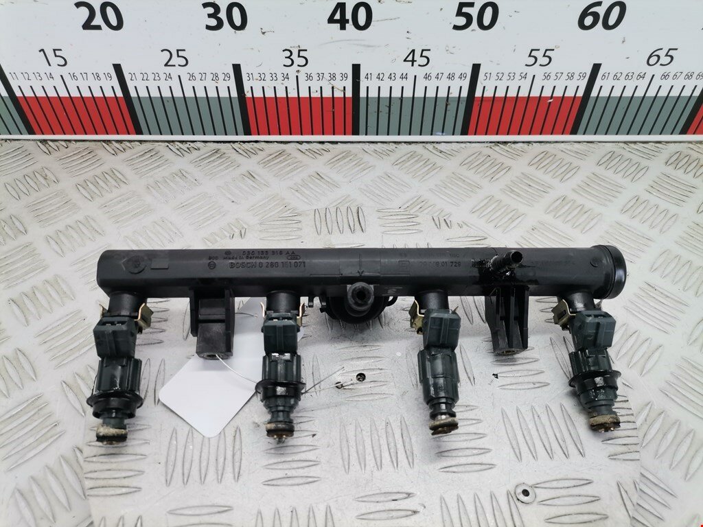 Форсунка бензиновая электрическая Volkswagen Polo 3 030906031J арт. 2147816