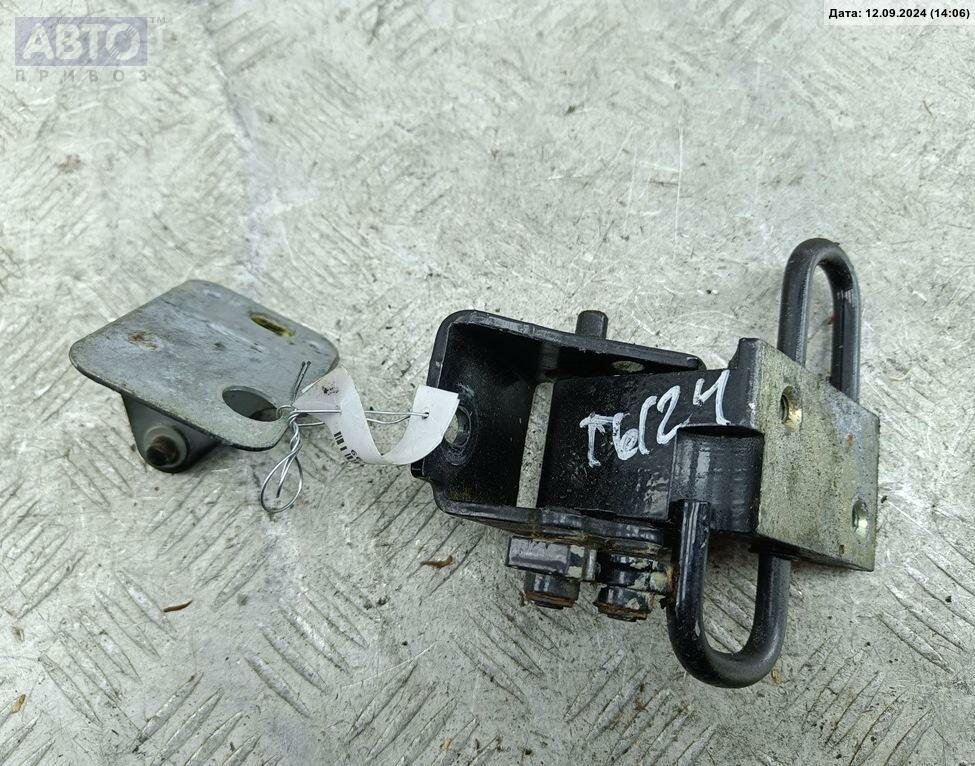 Петля двери задней левой Volkswagen Passat B5+ (GP)