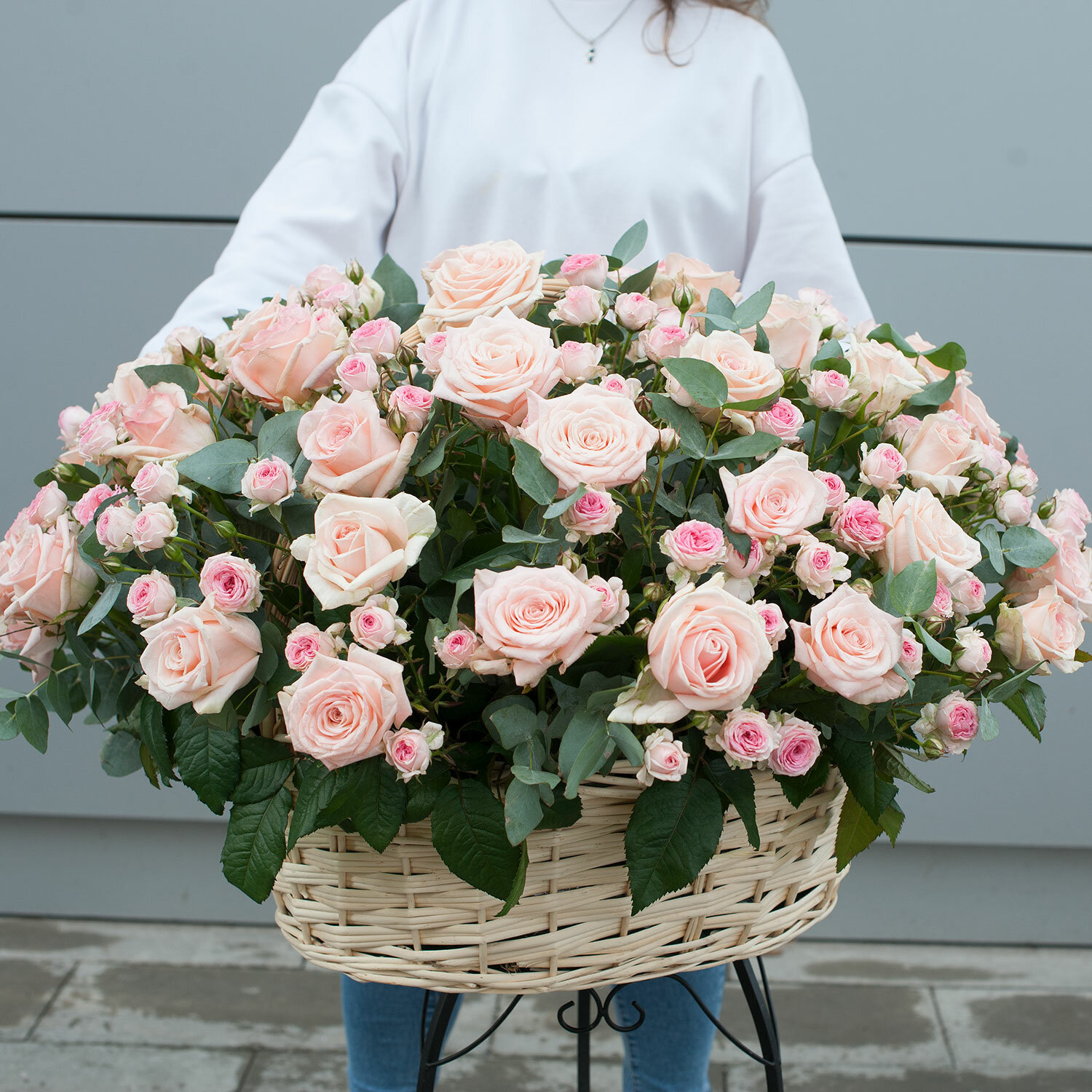 Корзина с цветами "Кимберли"
