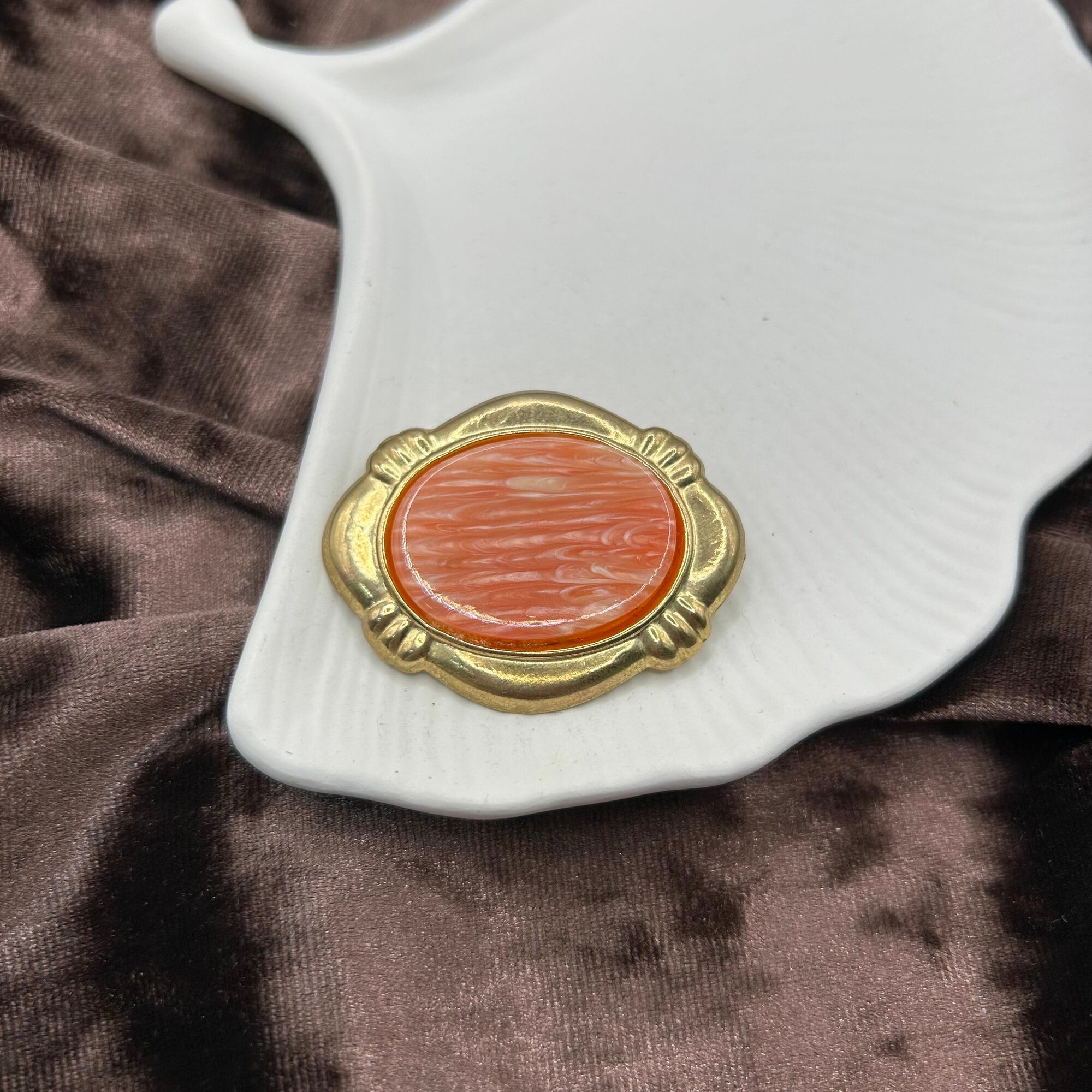 Советская винтажная позолоченная брошь, вставка пластик