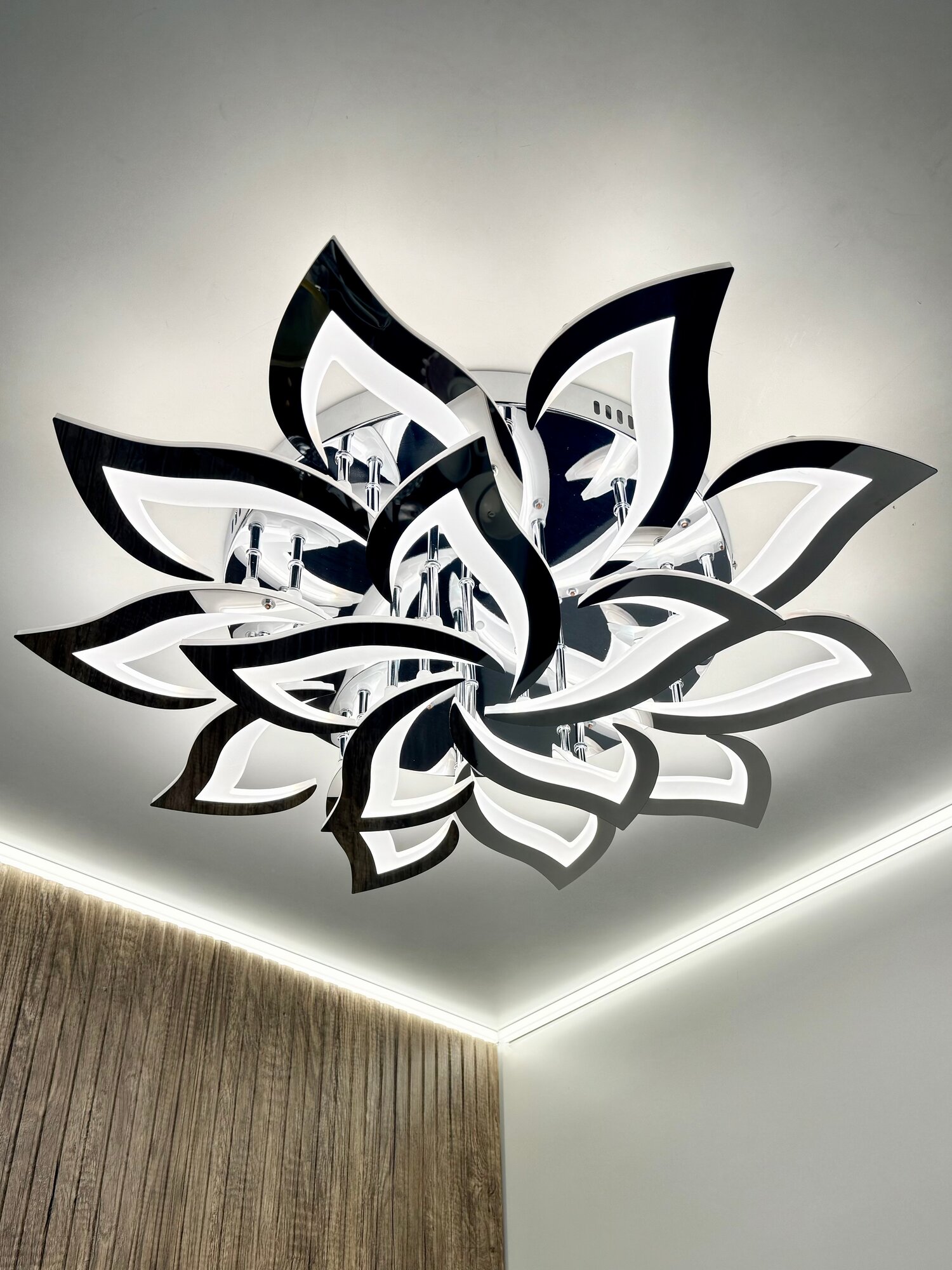 Люстра потолочная светдиодная с пультом, в цвете хром, 210Вт, Свет Столицы