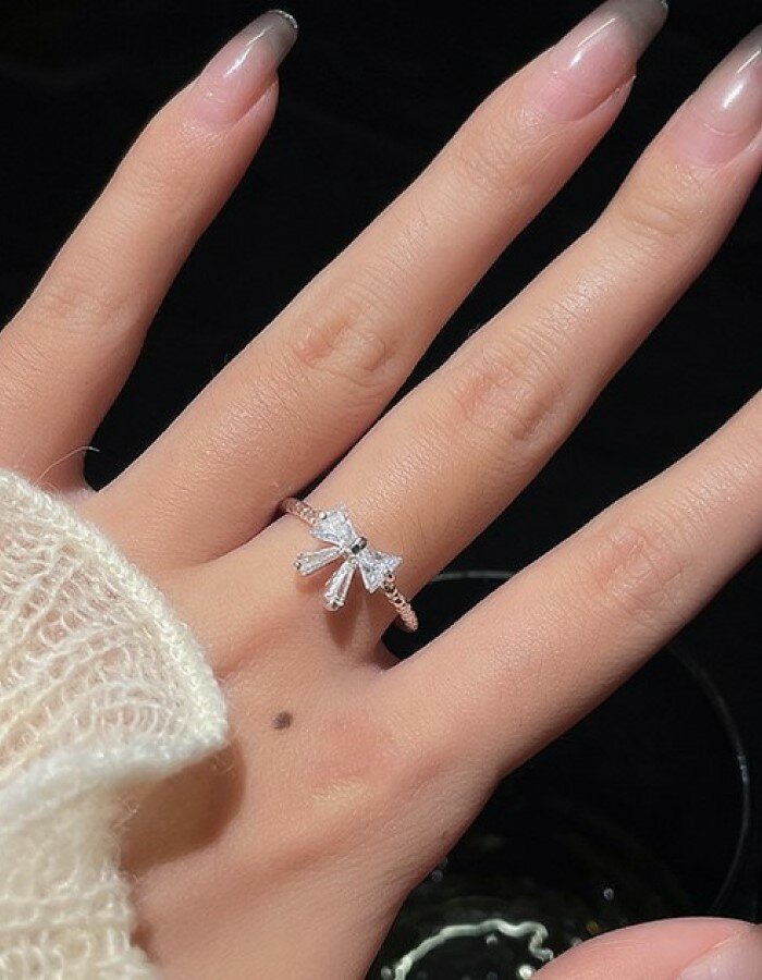 Кольцо помолвочное, циркон