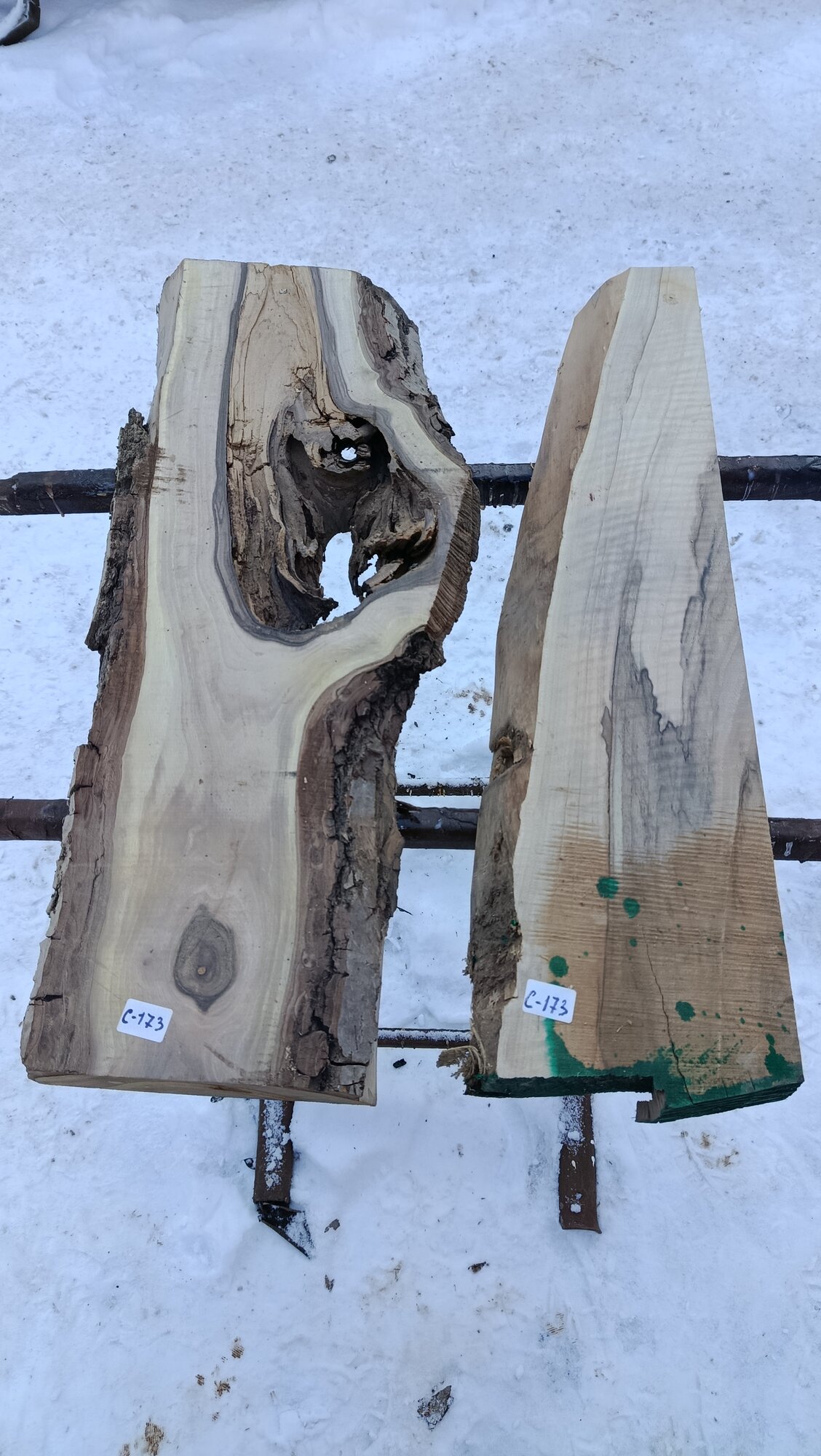 Комплект из 2-ух слэбов ореха(С173) 70х23х5см,70х16х5 см высушенный,