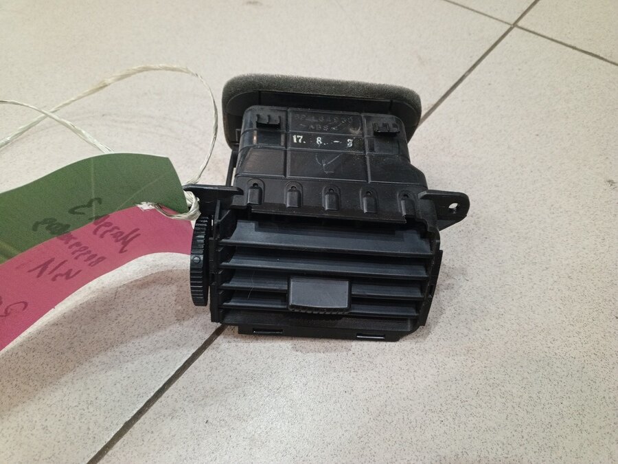 Дефлектор воздушный центральный левый от Mazda 3 bk 2003-2009