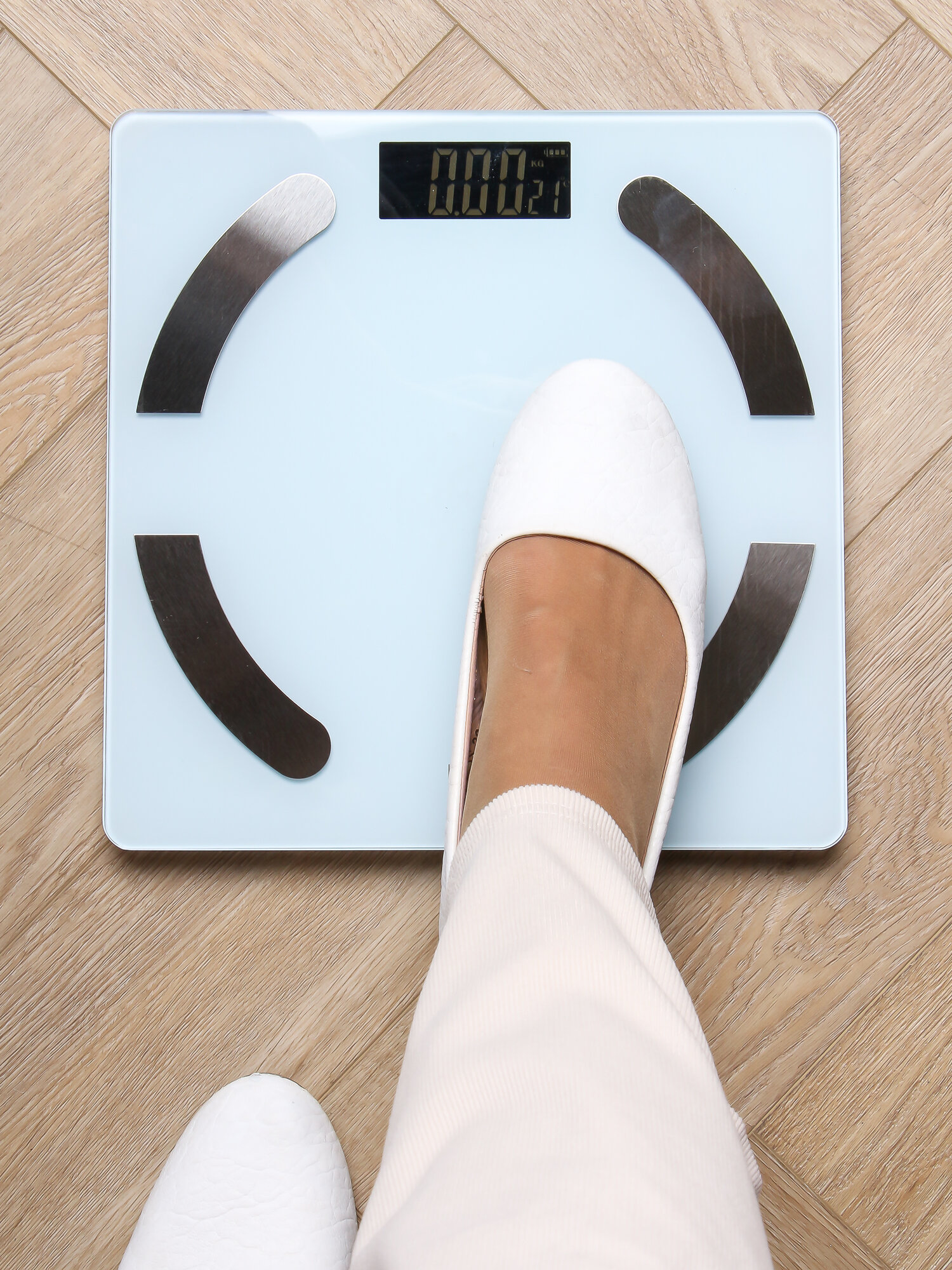 Весы напольные электронные Rion Smart, стекло, до 180 кг, белые, высокоточные для контроля веса и фитнеса