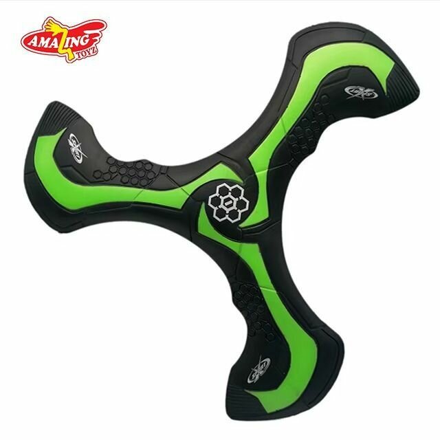 Amazing Toyz Бумеранг, 23см Цвет: чёрный. Легко маневрирует, изготовлен из пенополистирола, безопасен и не травмируется. Подходит в качестве уличной игрушки для взрослых и детей старше 6 лет.