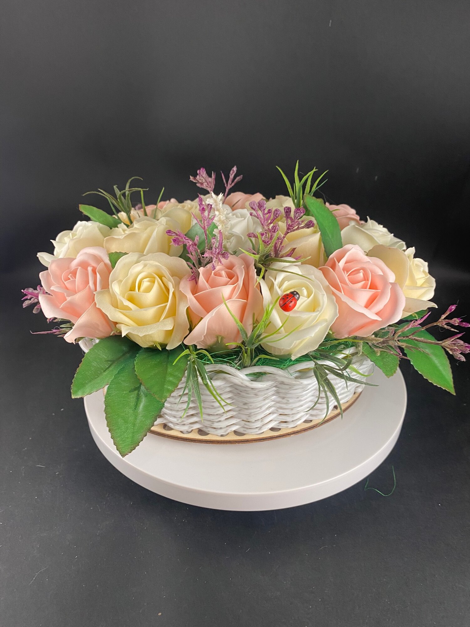 Букет мыльных цветов, цветы из мыла в корзине из ротанга, подарок женщине, 1 сентября, учителю