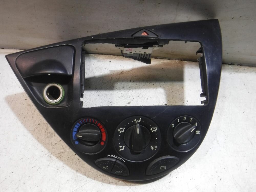 Блок управления отопителем Ford Focus I