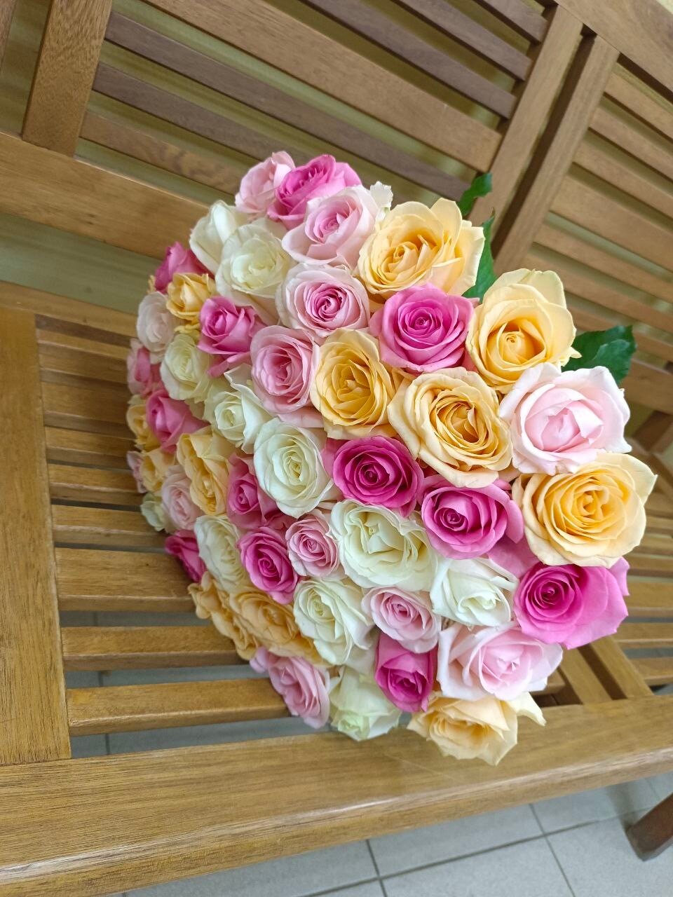 Живые цветы букет роз, микс 51 шт. 40 см. "Нежный микс", Rurose