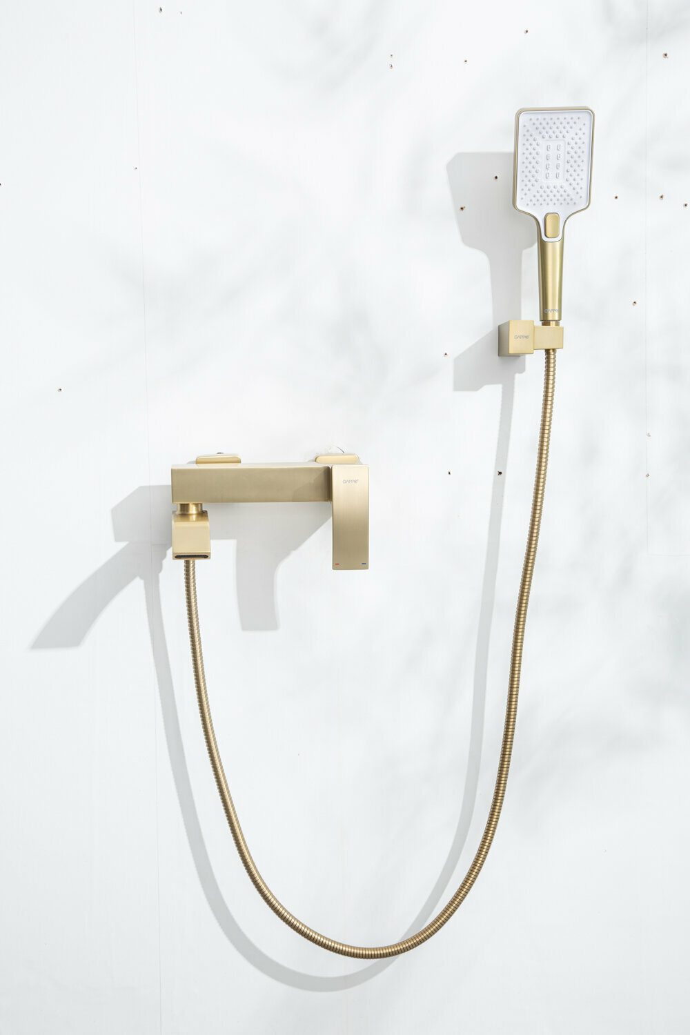 Смеситель для ванны с коротким изливом Gappo Jacob G3207-33 латунь, сатиновое золото