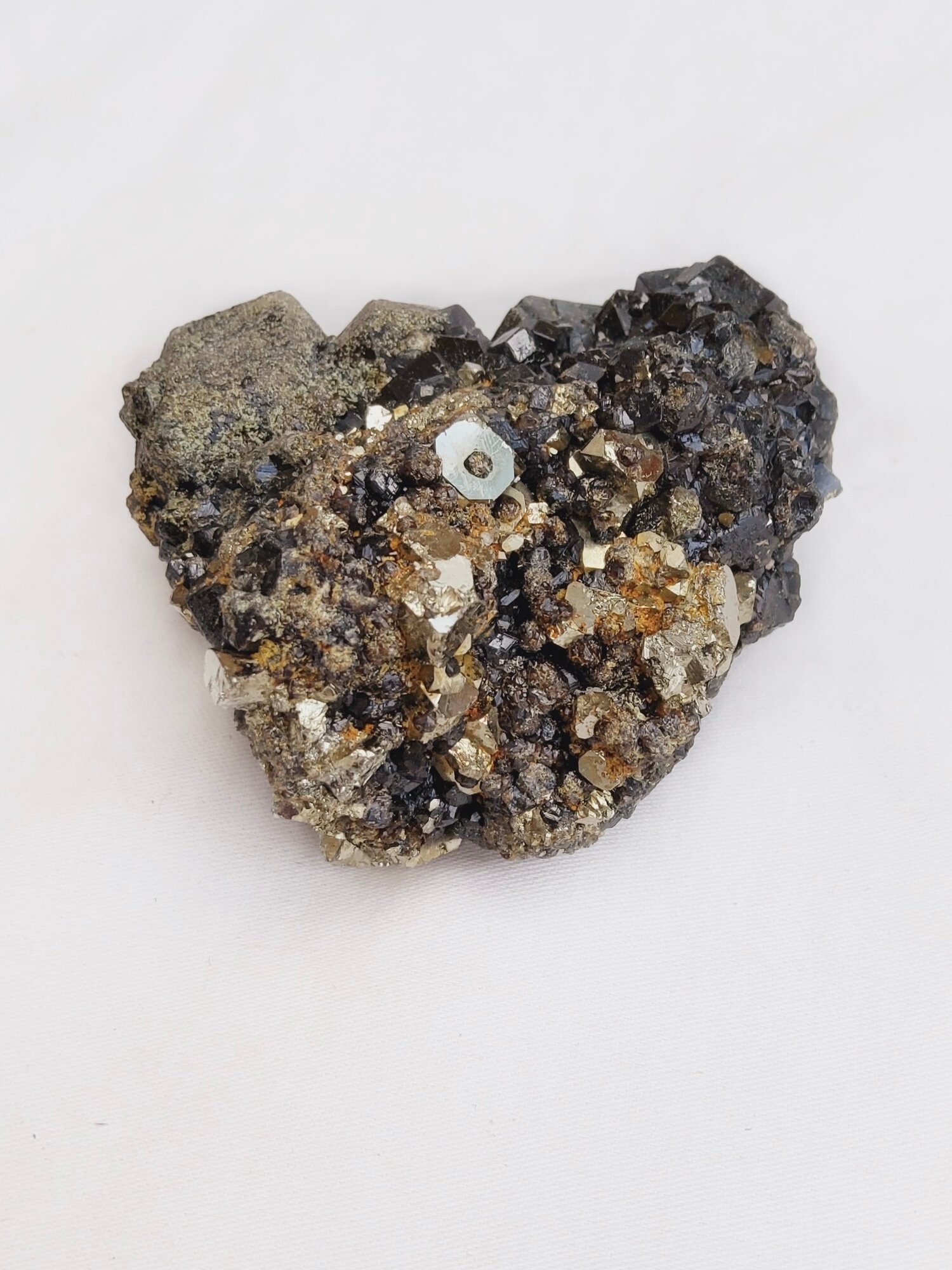 Друза натуральный камень гранат меланит (андрадит) вес 82 гр