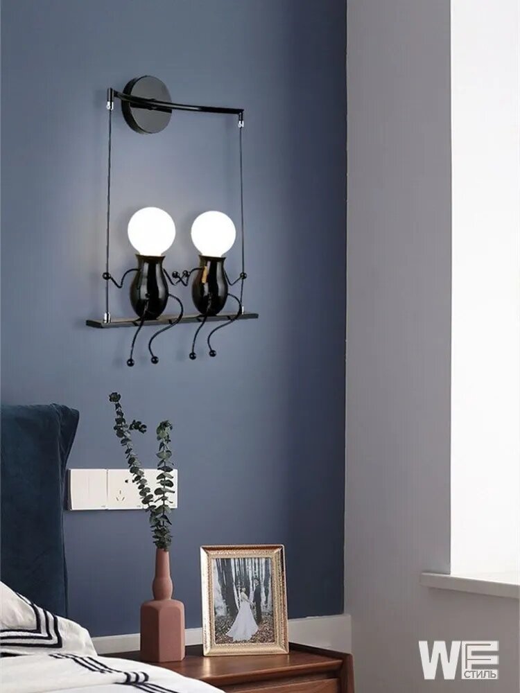 Настенный светильник E27 в виде двух человечков для детской или гостиной, металлический корпус, черный цвет