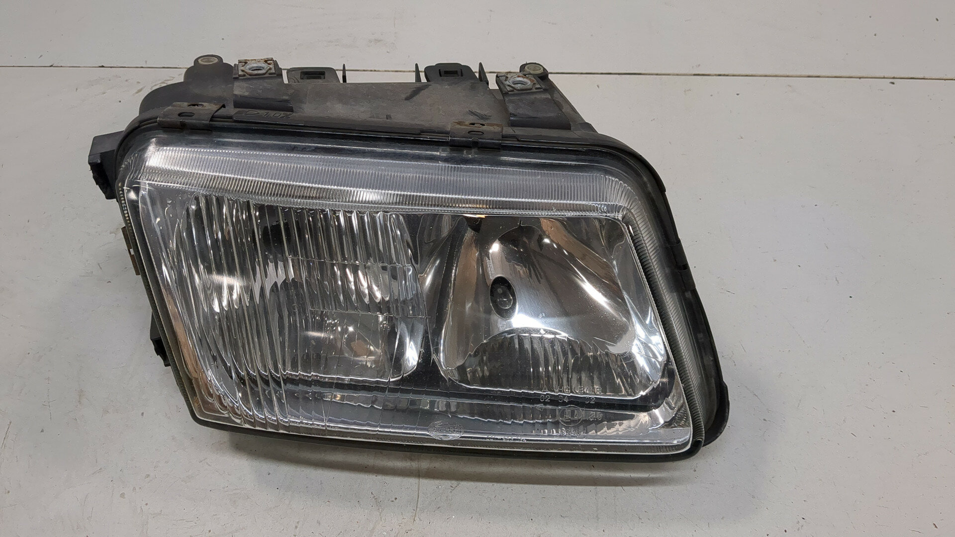 Фара (передняя) правая Audi A3 (8L) Б/У