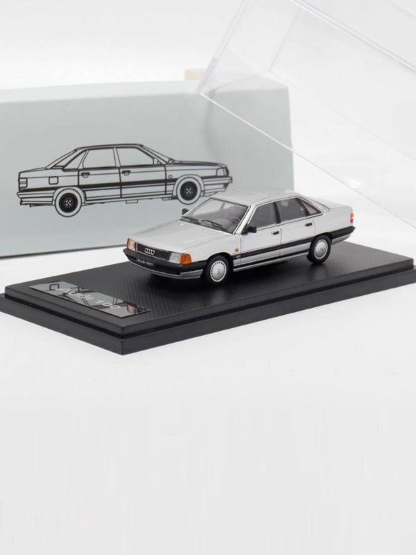 Коллекционная модель легкосплавного автомобиля/1:64/Audi 100