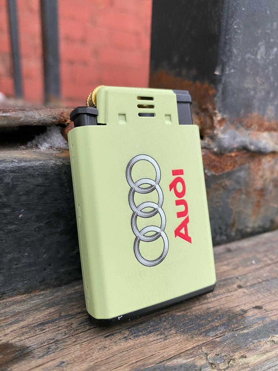 Зажигалка газовая гибридная Audi салатовая металл без газа, два вида пламени