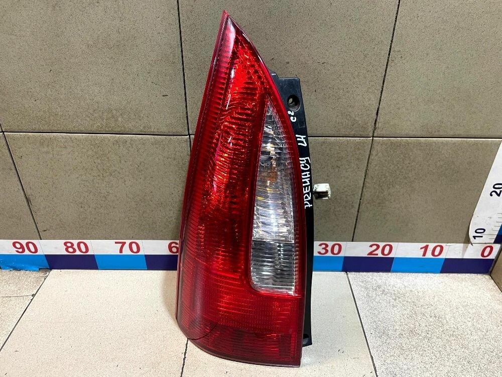 Фонарь задний левый Mazda Premacy