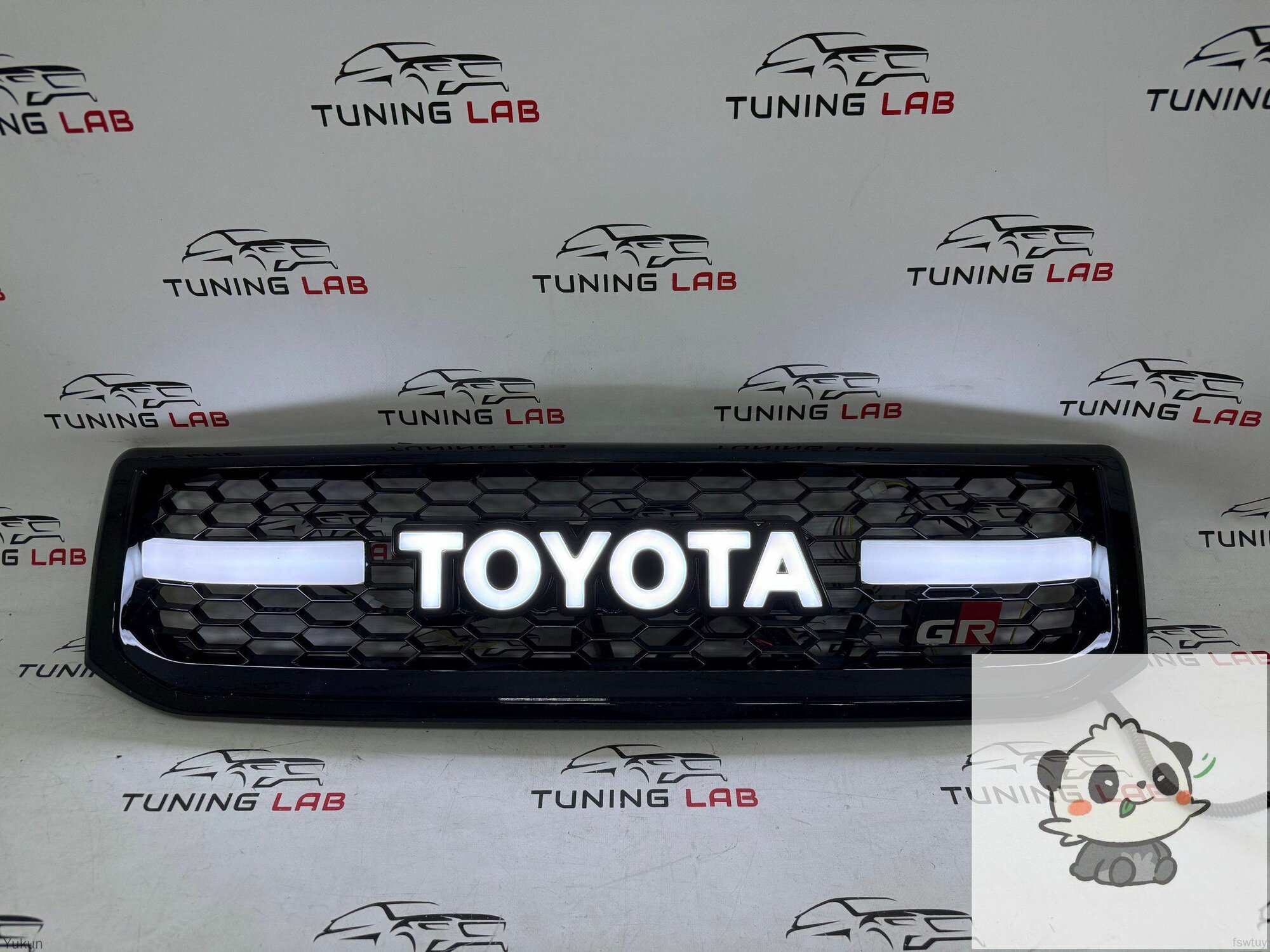 Решетка радиатора для Toyota Land Cruiser Prado 120 (2002-2009), стиль Land Cruiser 300 GR, FULL LED, ABS пластик, черная, установка в штатные места