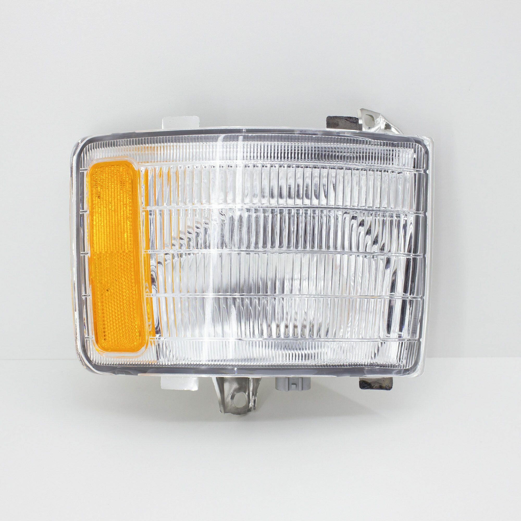 Габарит MMC FUSO 1997 г 10 тонн, белый с желтой вставкой, правый, Nilson Auto Parts