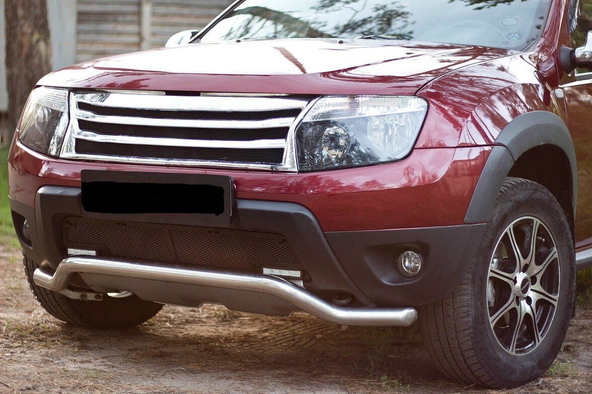 Защитная сетка переднего бампера Renault Duster 2010-2014 (I поколение)