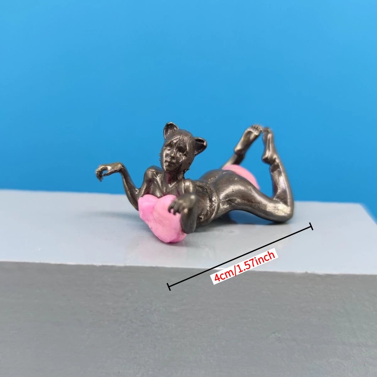 Латунная статуэтка кошки в позе йоги