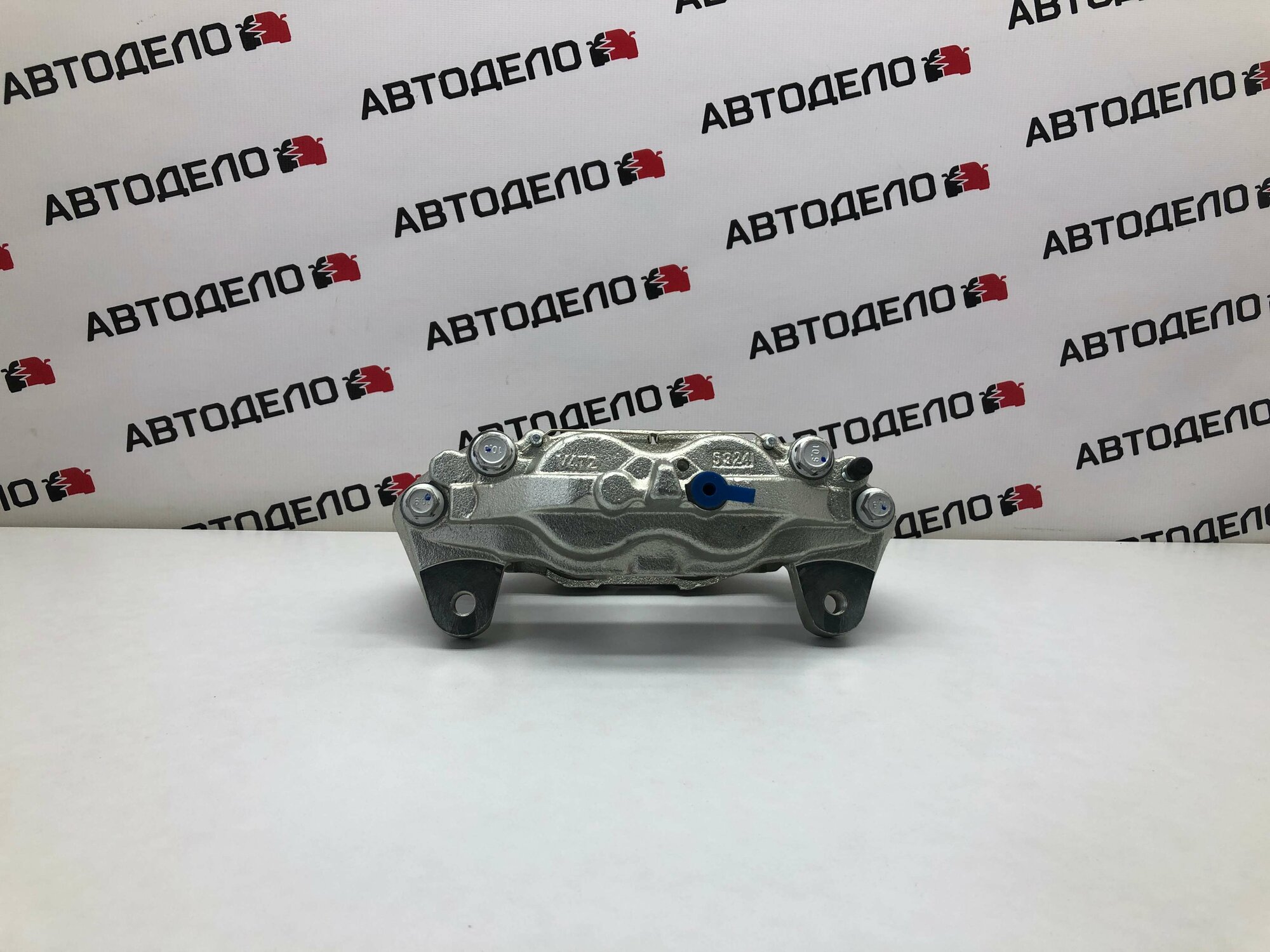 Суппорт тормоз перед левый MasterKit Toyota LC 200