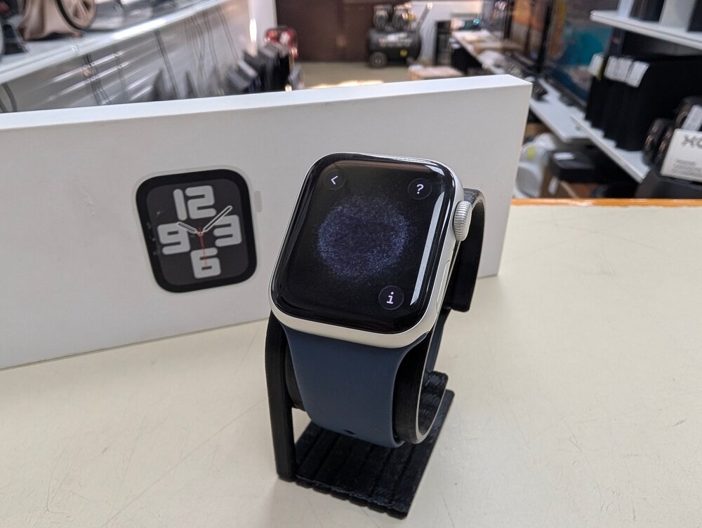 Смарт-часы Apple Watch SE 2022 40mm (Серебристый), Б/У, Уценка