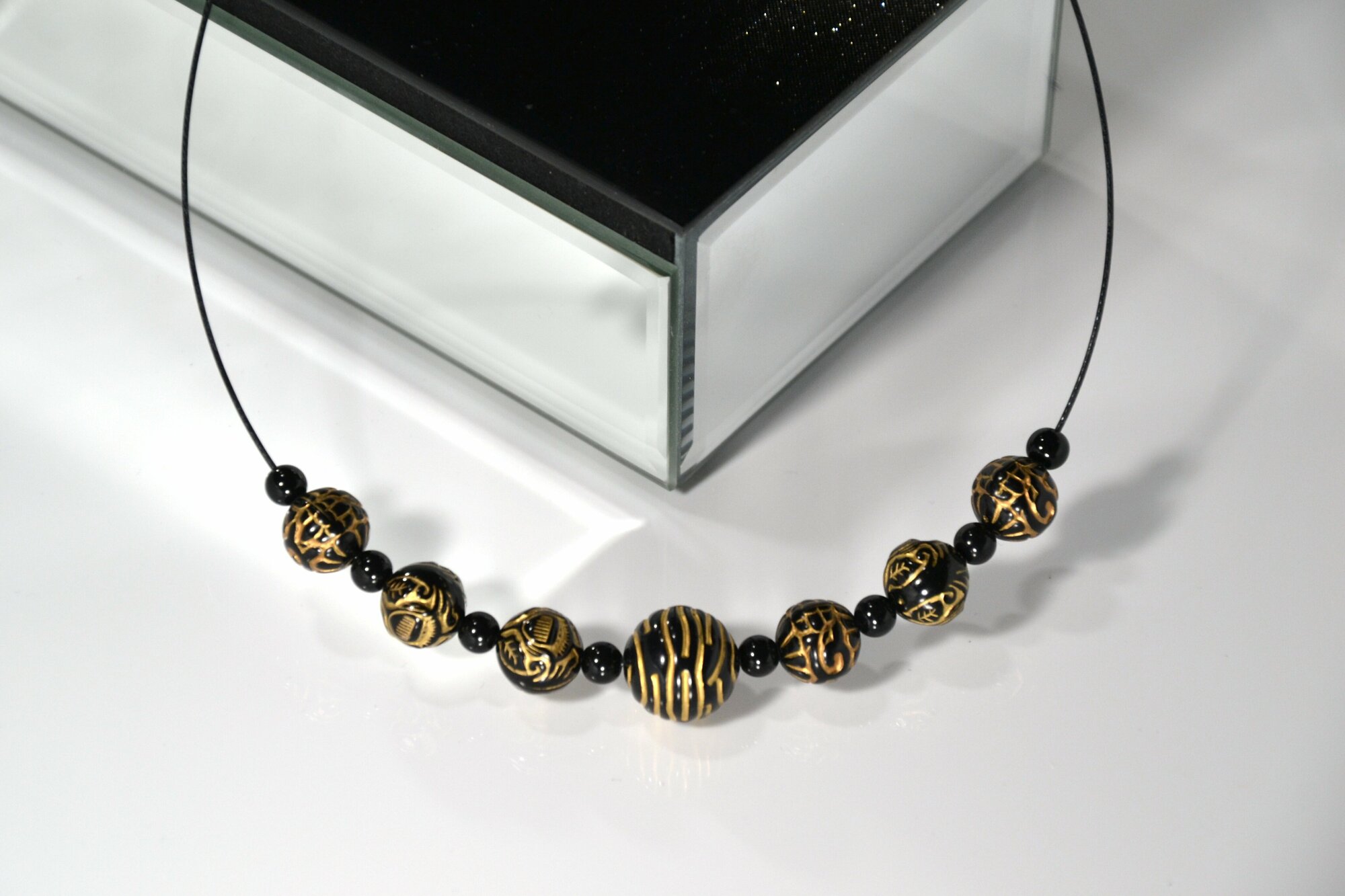 Колье, дерево