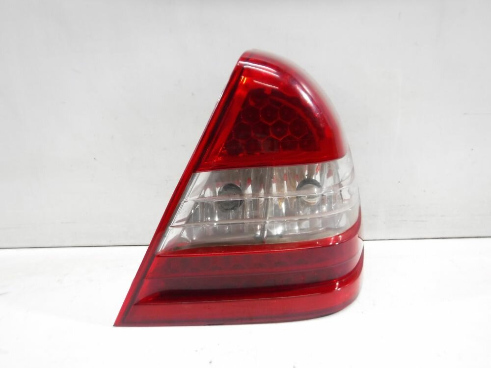 Фонарь задний правый Mercedes-Benz C-класс W202/S202 (1993—1997) A2028200466