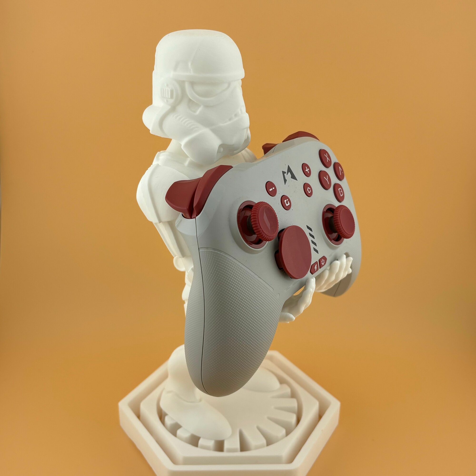 Фигурка-держатель для геймпадов Штурмовик