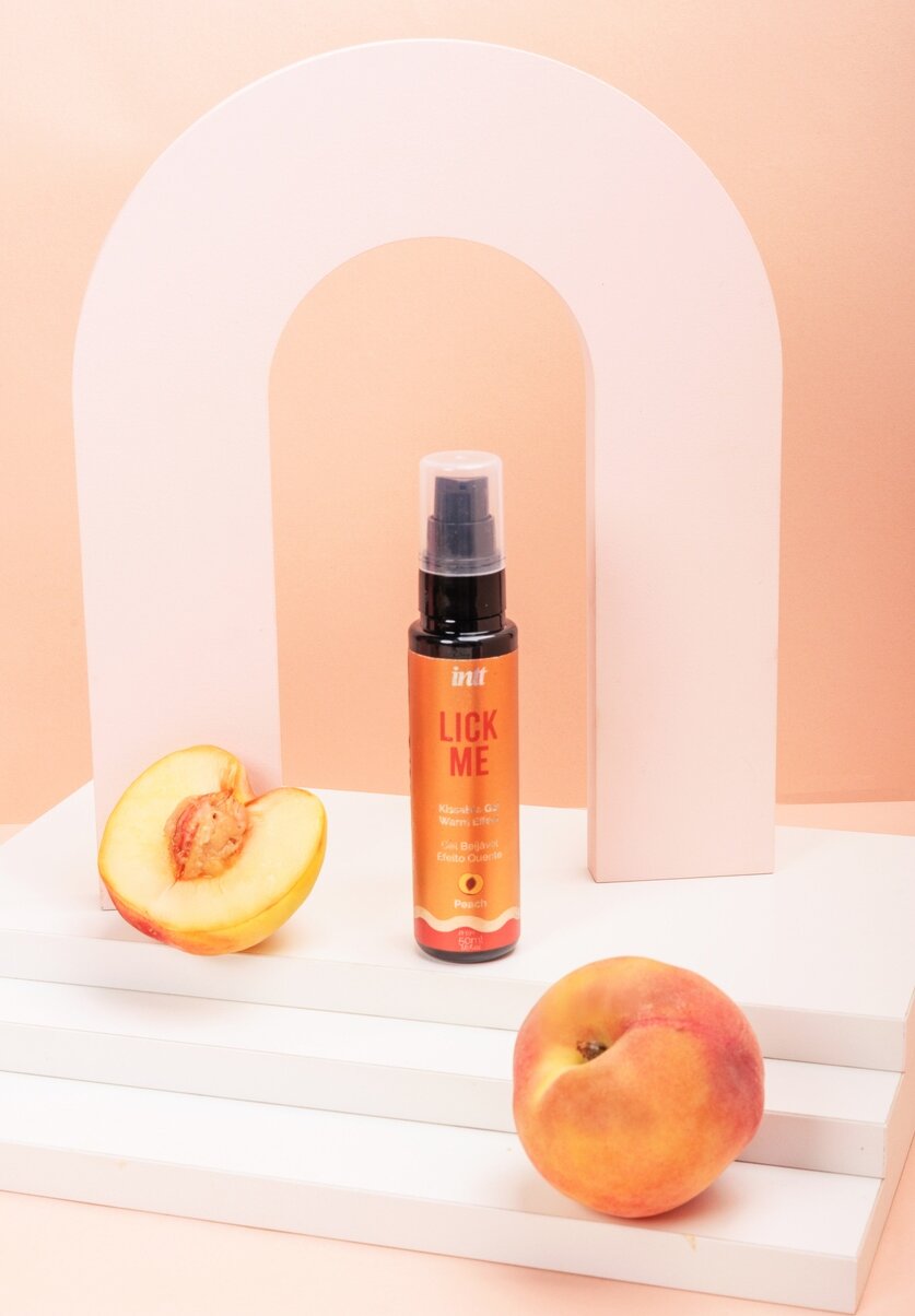 Съедобный гель с эффектом тепла Intt LICK ME персик, 50 мл (LCK0003)