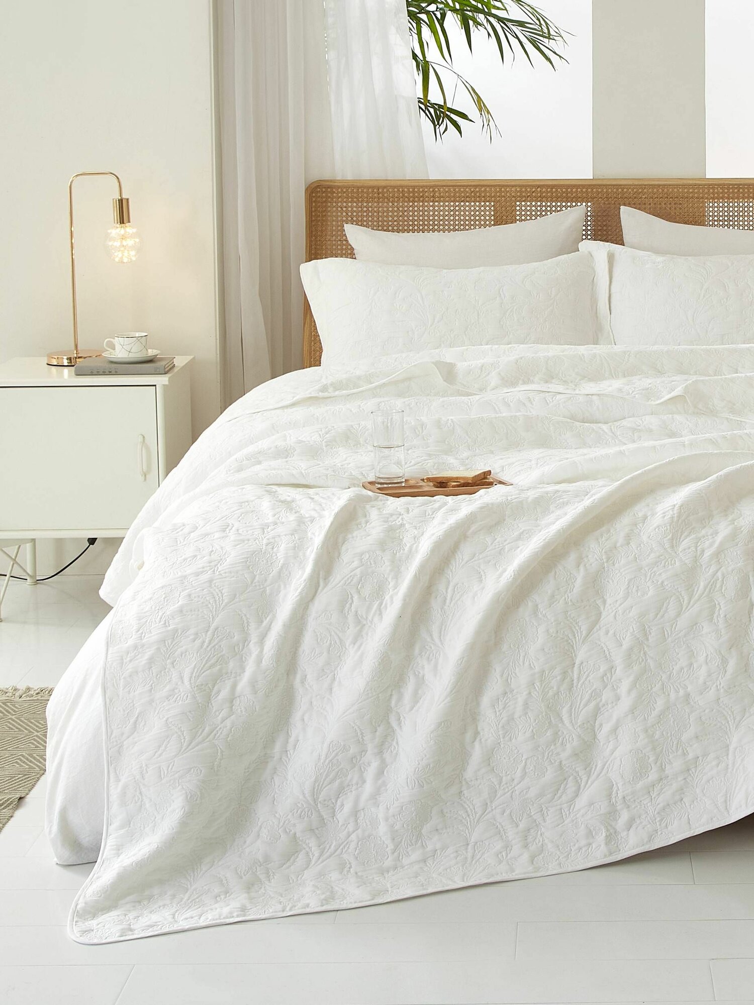 Покрывало с наволочками