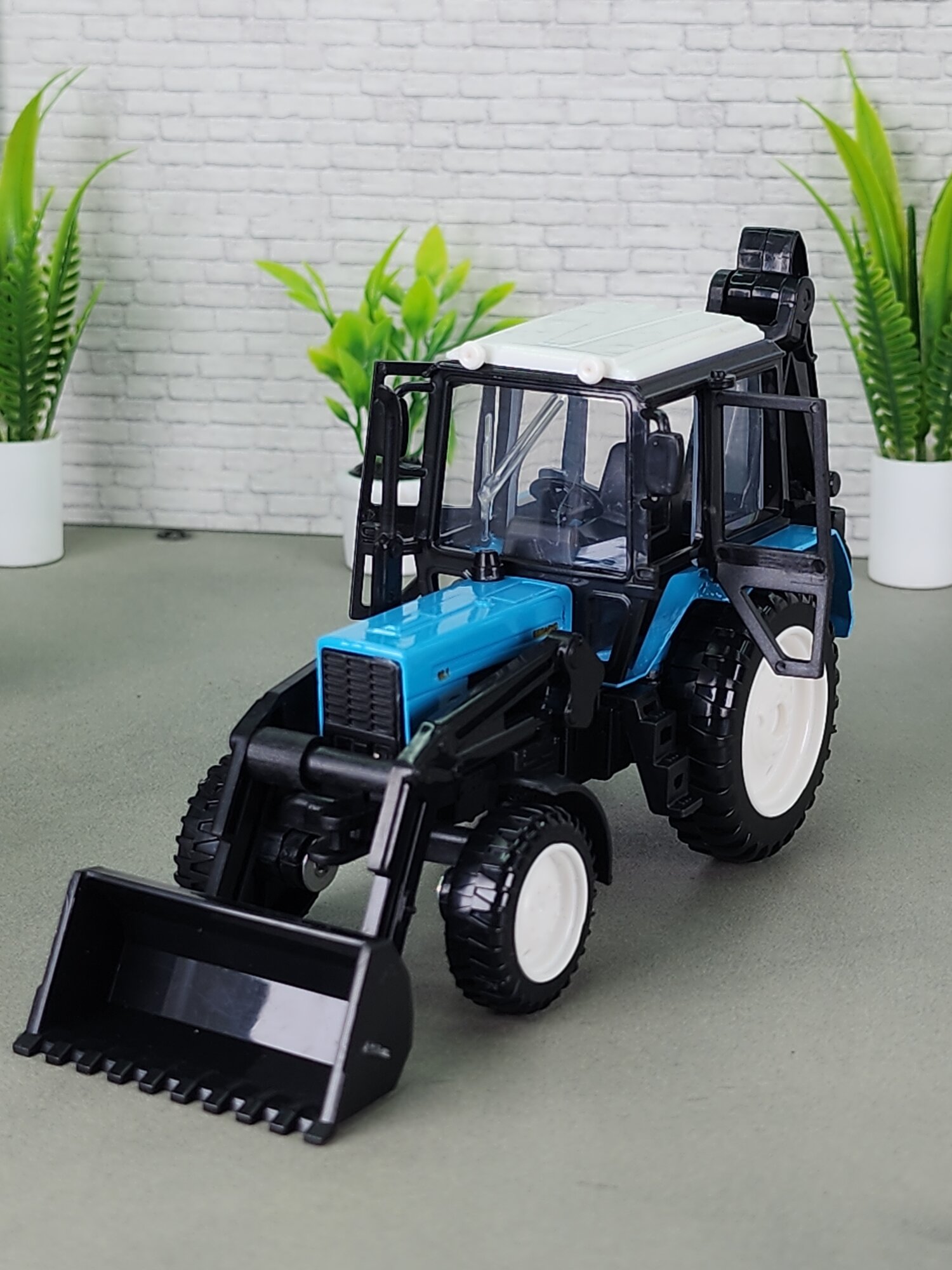 Трактор МТ3 Беларус синий 11см Технопарк металл. свет+звук, подвижные элементы