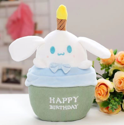 Светящиеся свечи, поющие с днем рождения милого нефритового коричного пса. плюшевая игрушка