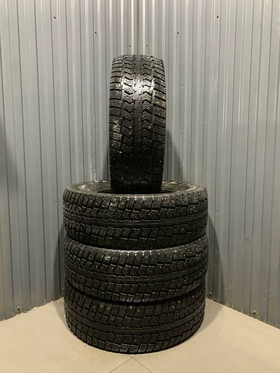 Зимние БУ шины шипованные Viatti Vettore Inverno V-524 235/65 R16 25.0% износ PT0007076 OSA557