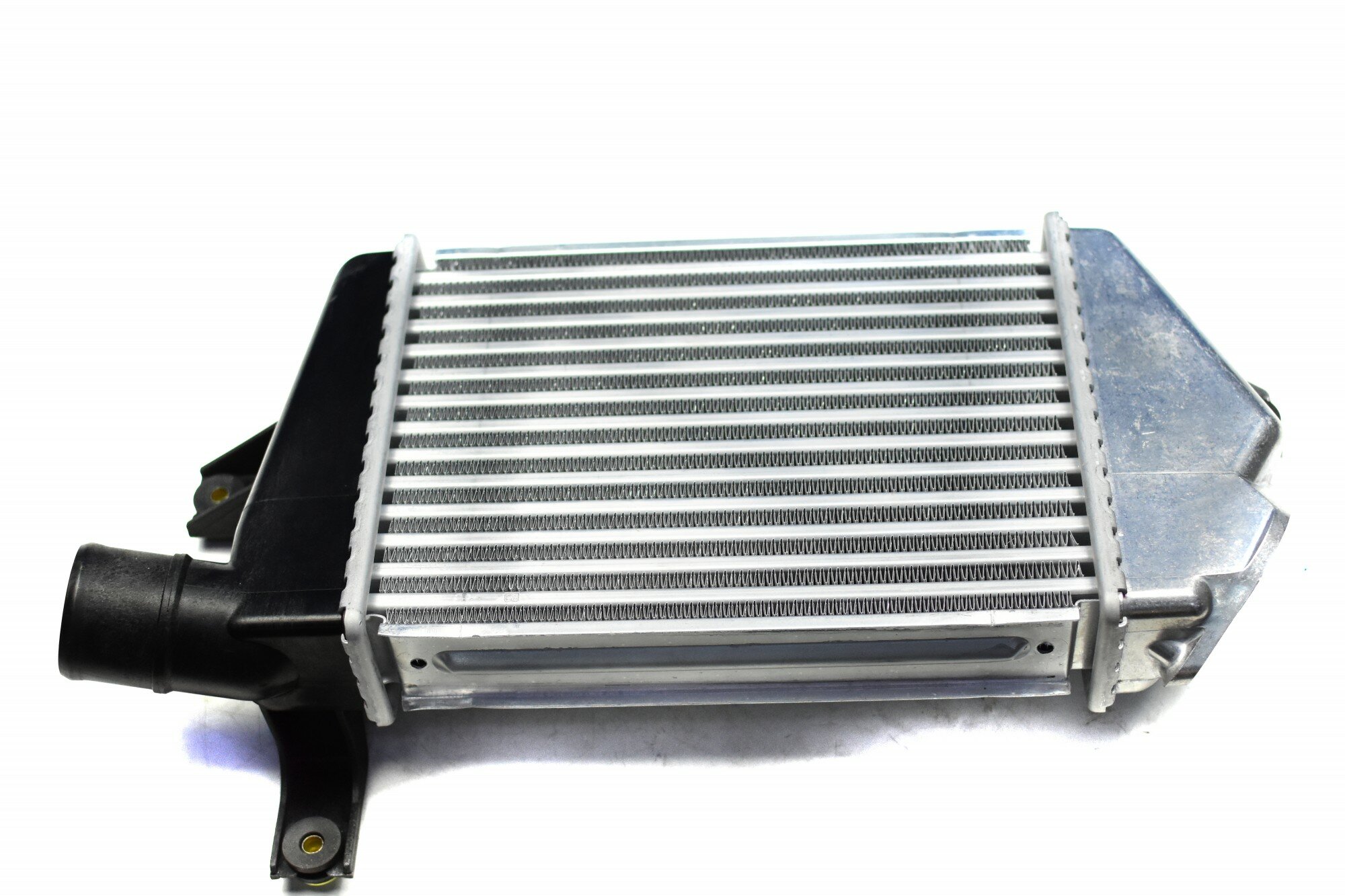 Интеркулер Mitsubishi L200 IV 2005- / Pajero Sport II 2008-