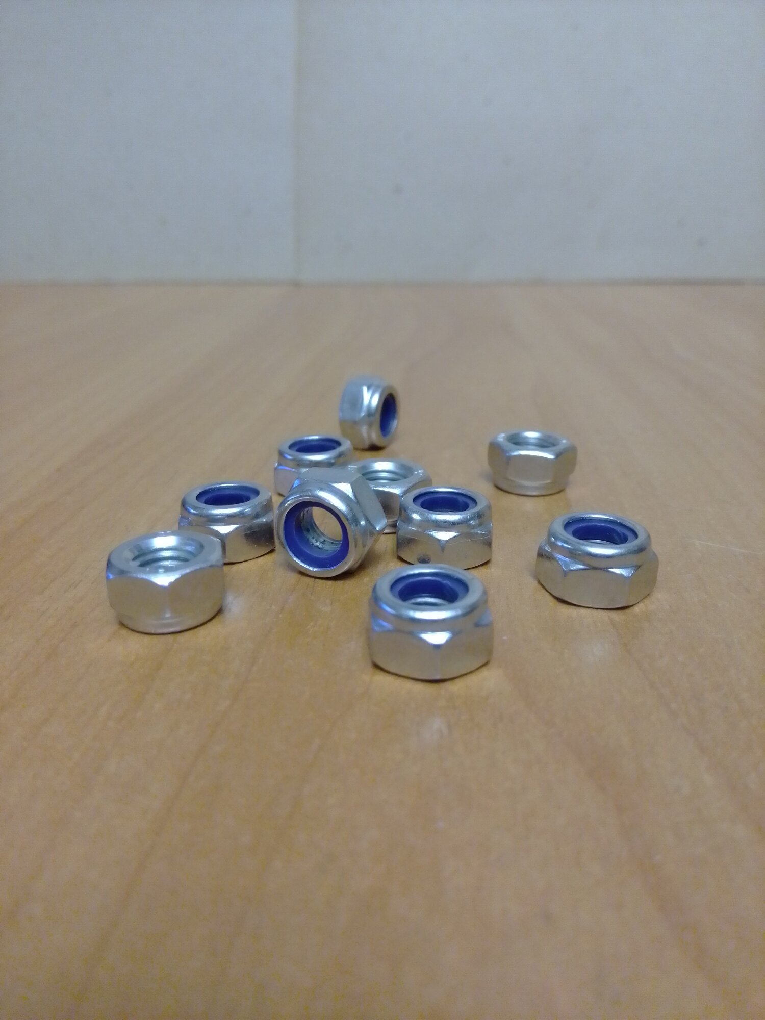 Гайка М8х1.25 с нейлоновым кольцом для ВАЗ, ГАЗ, УАЗ, КАМАЗ и др. Комплект 10 штук. 00001-0061041-118 . Россия, Красная Этна.