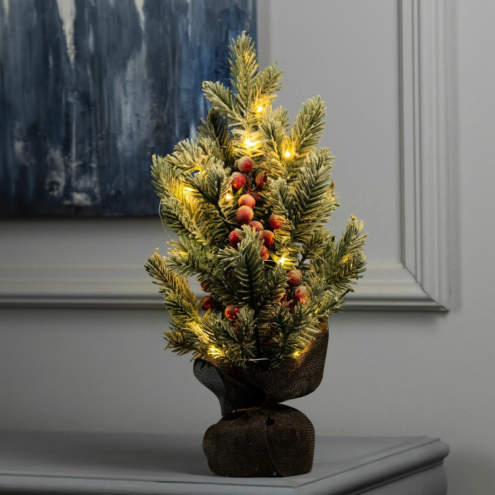 Искусственная новогодняя ёлка "Зимняя пихта" 33х25х25 см, светодиодная фигура, настольная ель, светящаяся ёлочка для дома на Новый год, 20 LED, батарейки AG13х3 (в комплекте), свечение тёплое белое