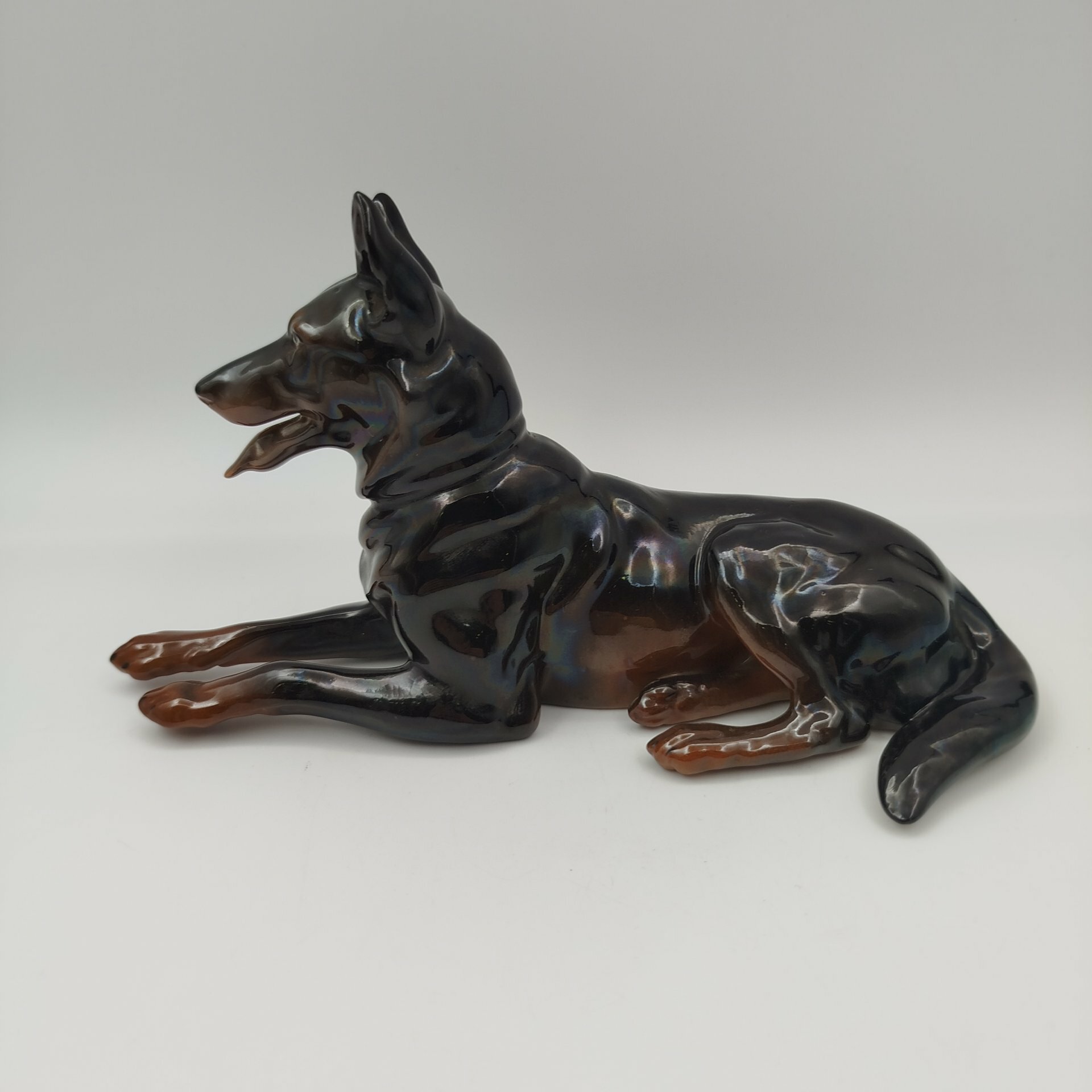 Статуэтка "Лежащая овчарка", фарфор, аэрография, Германия, 1950-1970 гг.