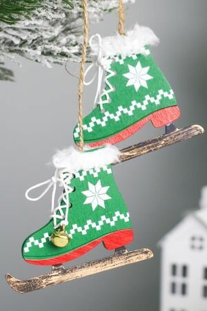 Подвесное украшение коньки 'новогодняя сказка', дерево, зелёные, 7 см, Breitner 22-2202-3