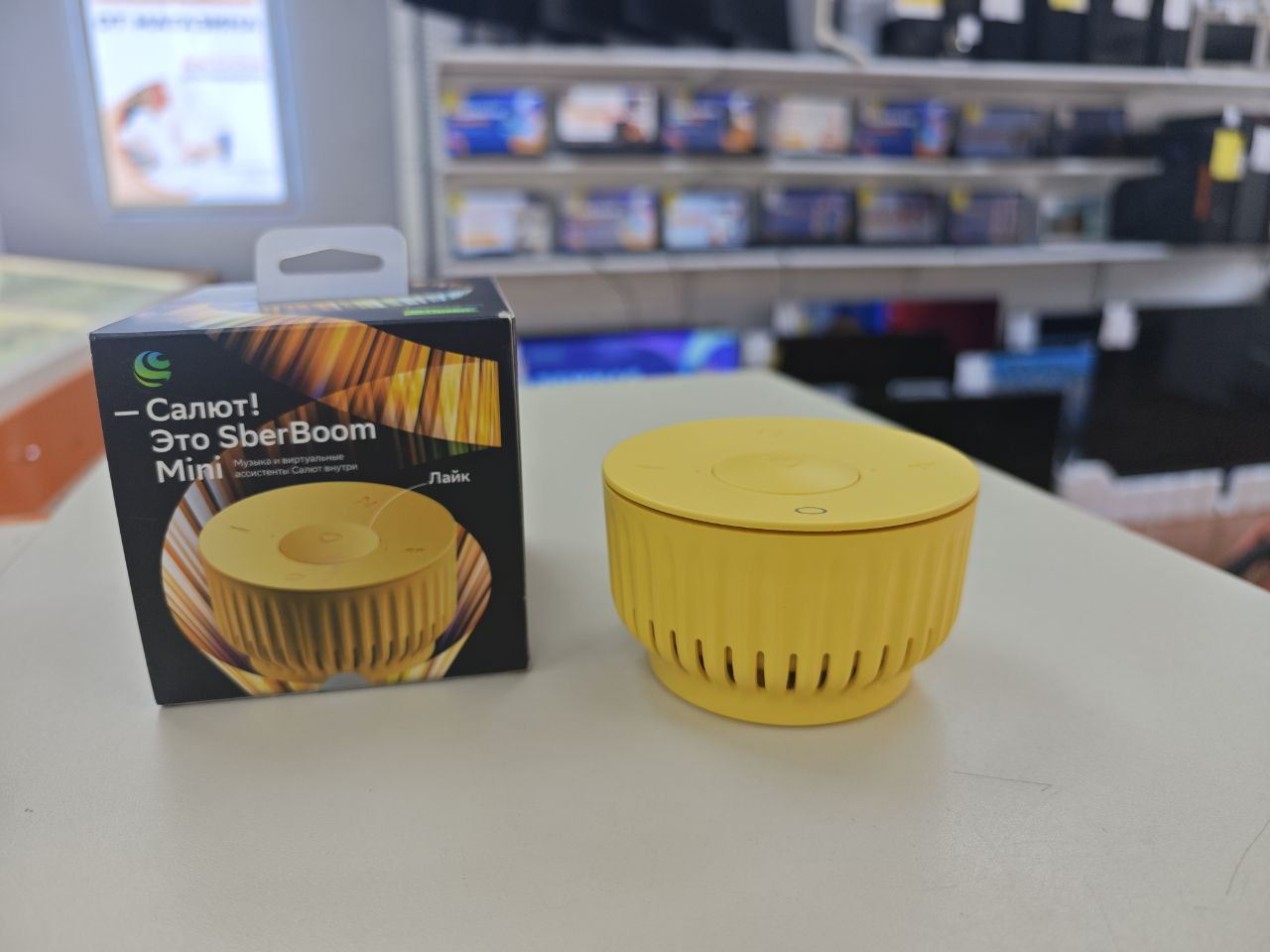 Умная колонка SberBoom Mini 2, электрический жёлтый. Портативная музыкальная станция Сбер Бум Мини 2 с виртуальным ассистентом Салют, желтая, б/у, уценка