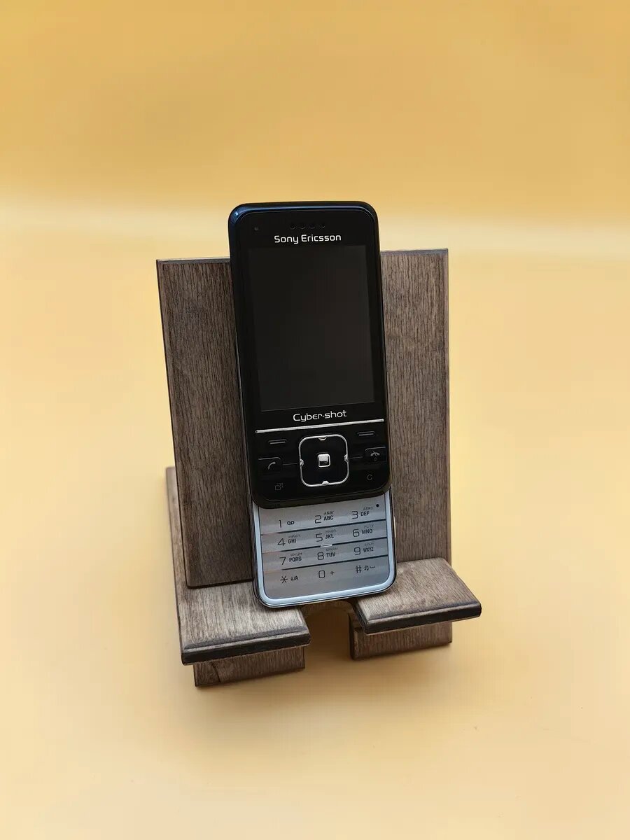 Мобильный кнопочный телефон слайдер Sony Ericsson C903