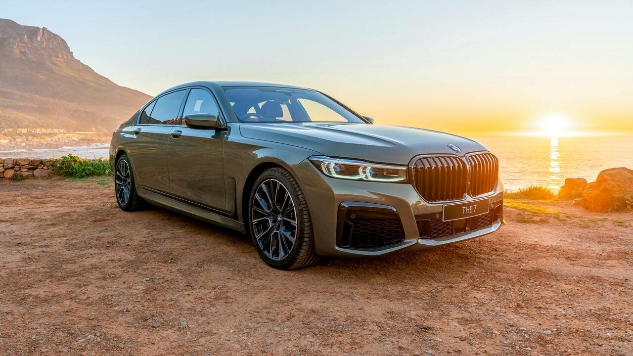 Картина на холсте 110x60 LinxOne "Стильный дорогой автомобиль" интерьерная для дома / на стену / на кухню / с подрамником