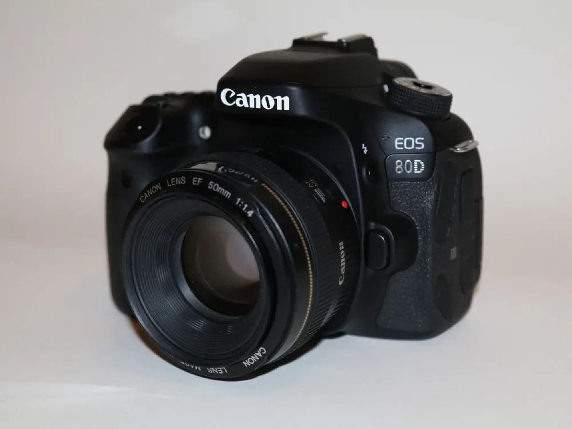 Фотоаппарат Canon EOS 80D, с объективом Canon EF 50mm f/1.4 USM, черный