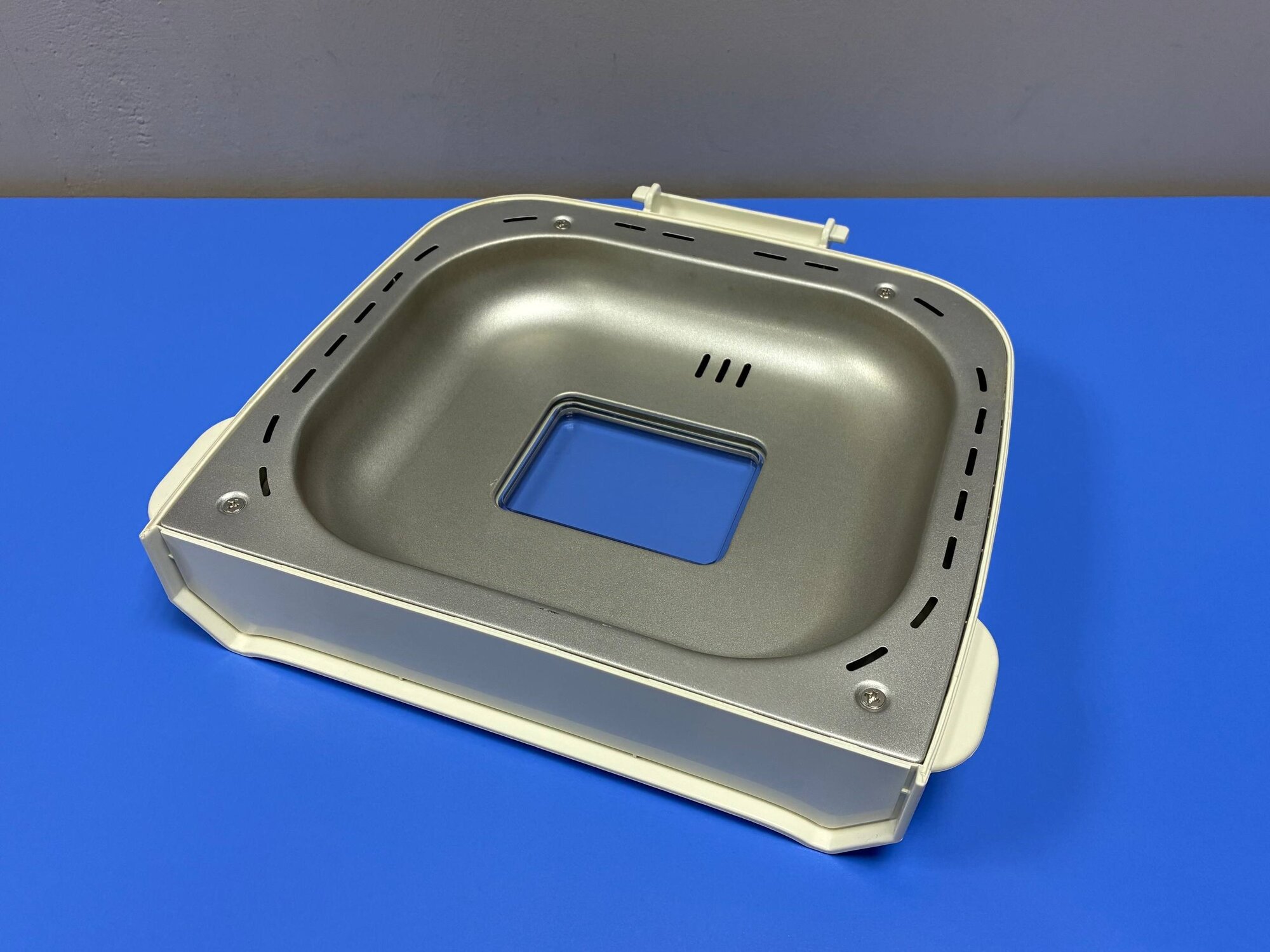 Крышка (в сборе) хлебопечи Binatone BM 202